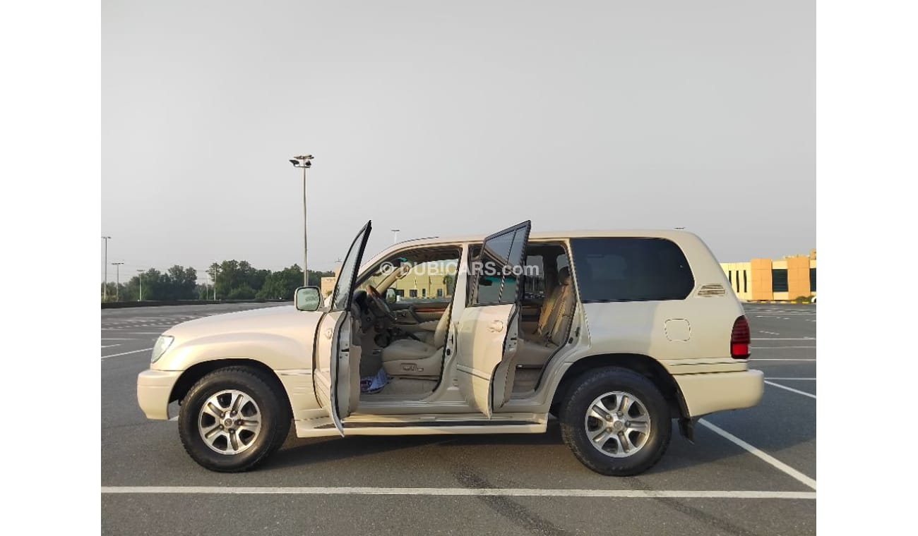 Used Lexus LX 470 2005 for sale in Sharjah - 648375