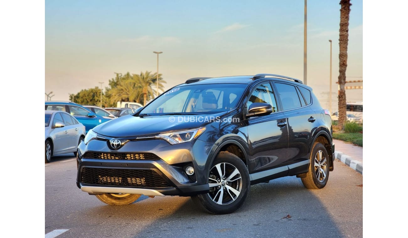 Used Toyota RAV4 RAV4 XLE 2018 for sale in Dubai - 696745