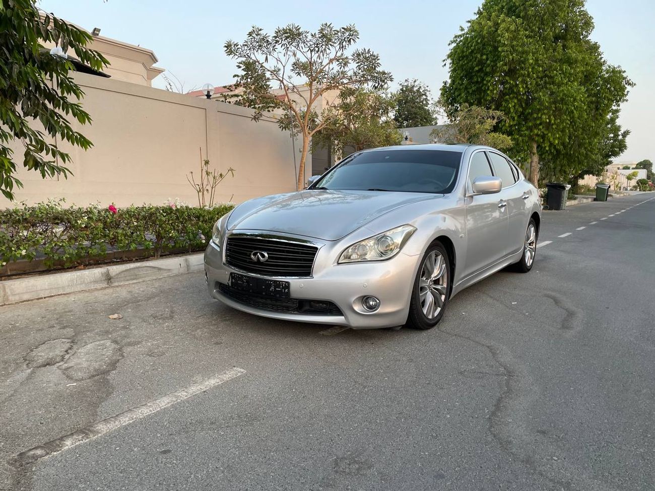 Used Infiniti Q70 Luxury 3.7L 2015 for sale in Dubai - 870992
