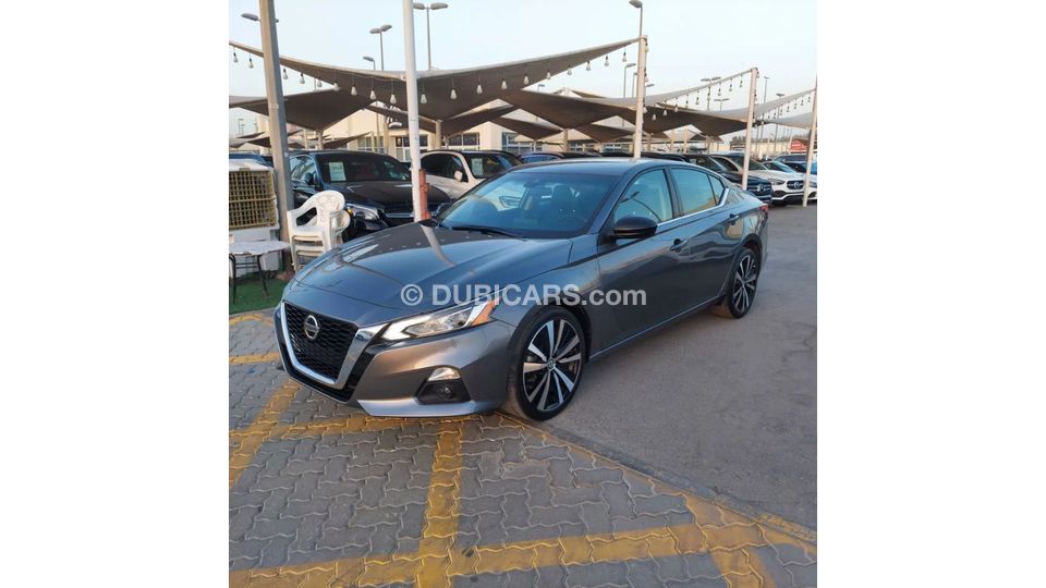 Used Nissan Altima RS 2022 for sale in Sharjah - 593217