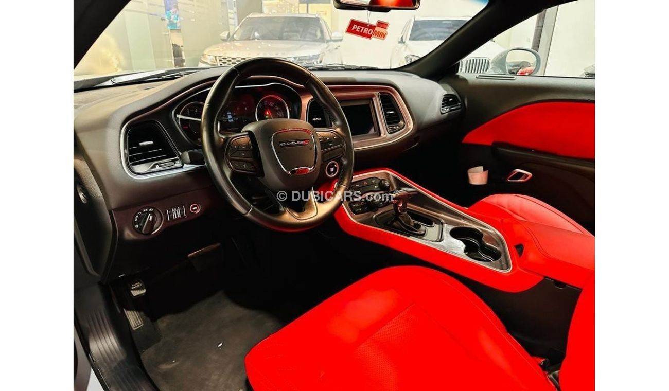 Used Dodge Challenger SXT SRT 2020 for sale in Dubai - 673137