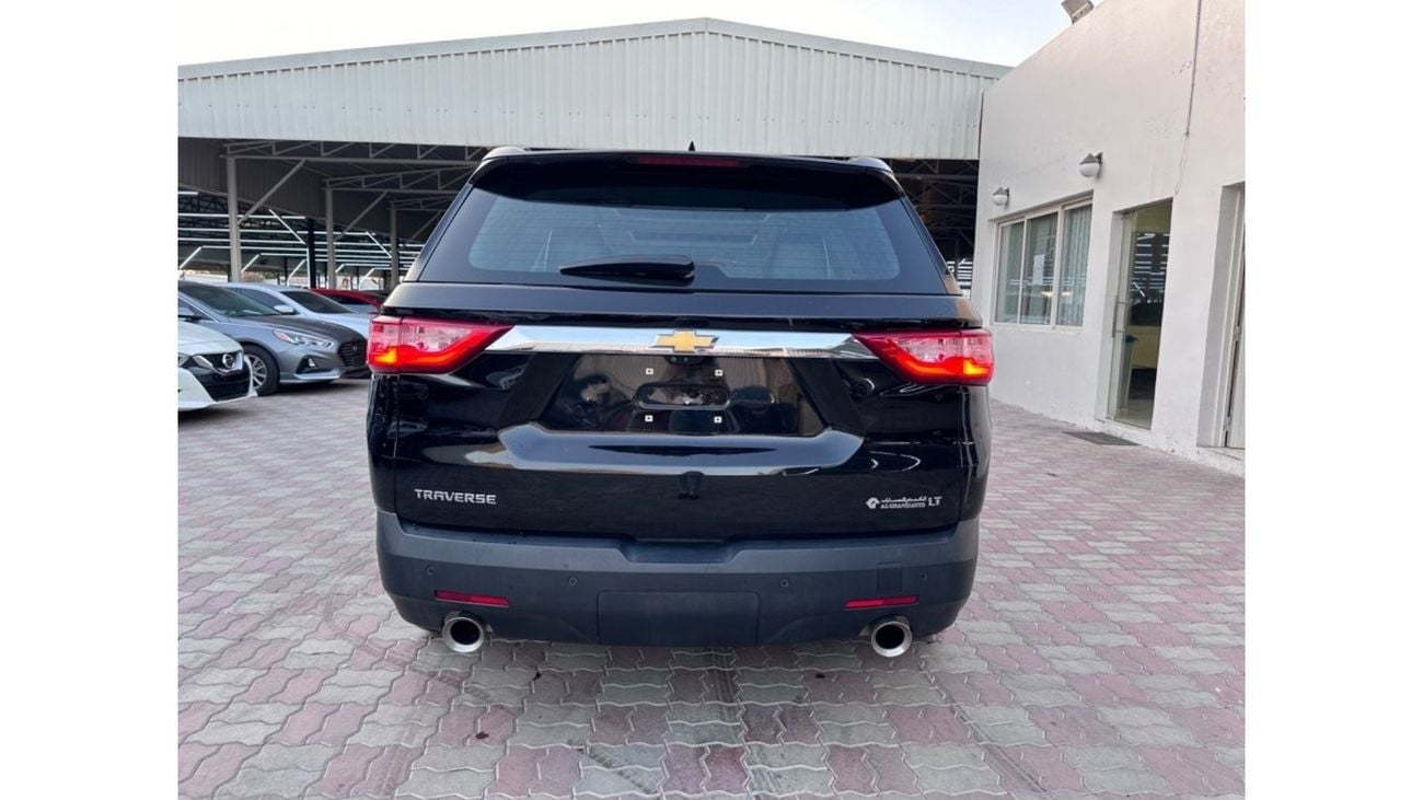 Used Chevrolet Traverse LT 2020 for sale in Dubai - 701945