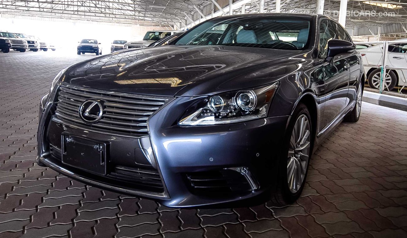 Used Lexus LS460 AWD 2017 for sale in Ajman - 174001