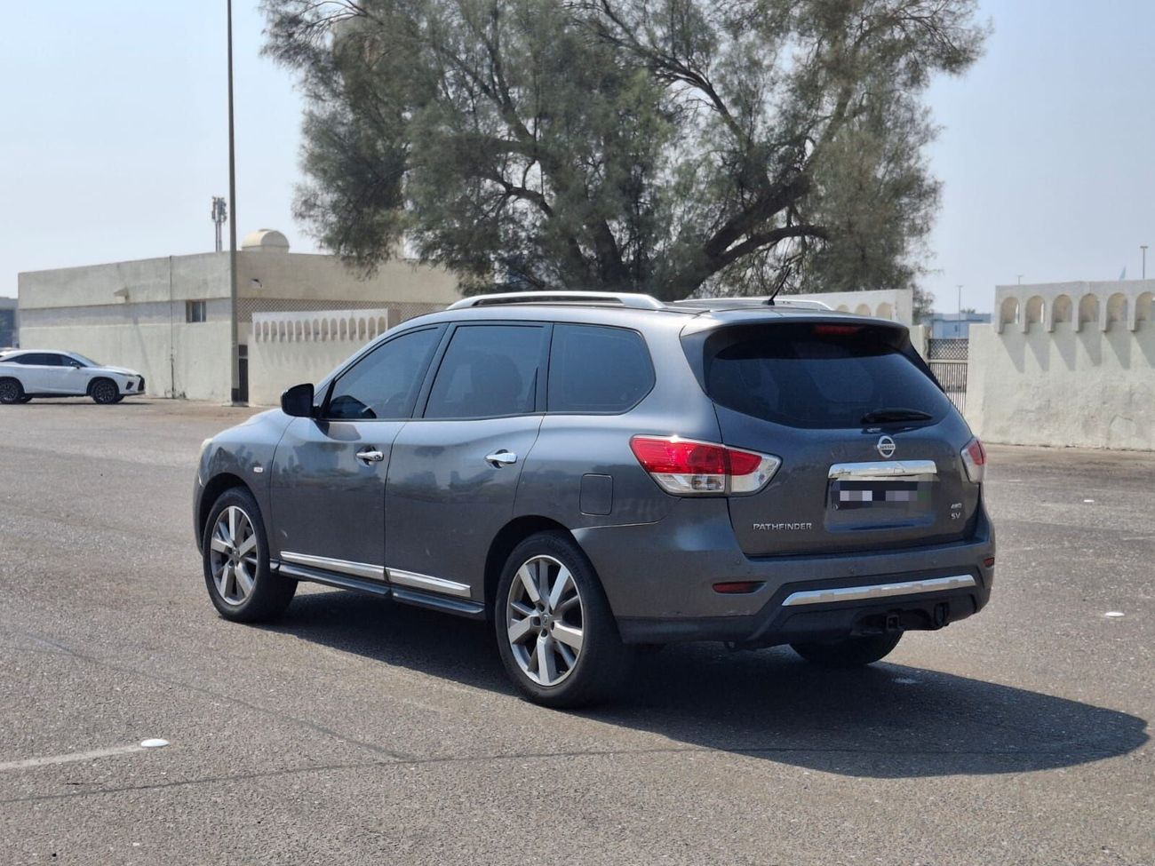 Used Nissan Pathfinder 2015 for sale in Dubai - 919337
