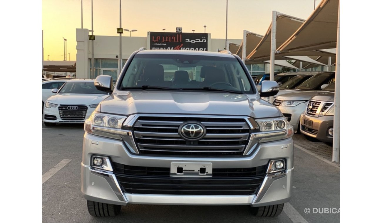Used Toyota Land Cruiser VXR 2018 for sale in Dubai - 598758