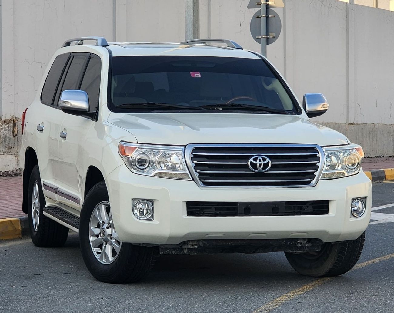 Used Toyota Land Cruiser GXR GX.R V6 2014 for sale in Sharjah - 748253