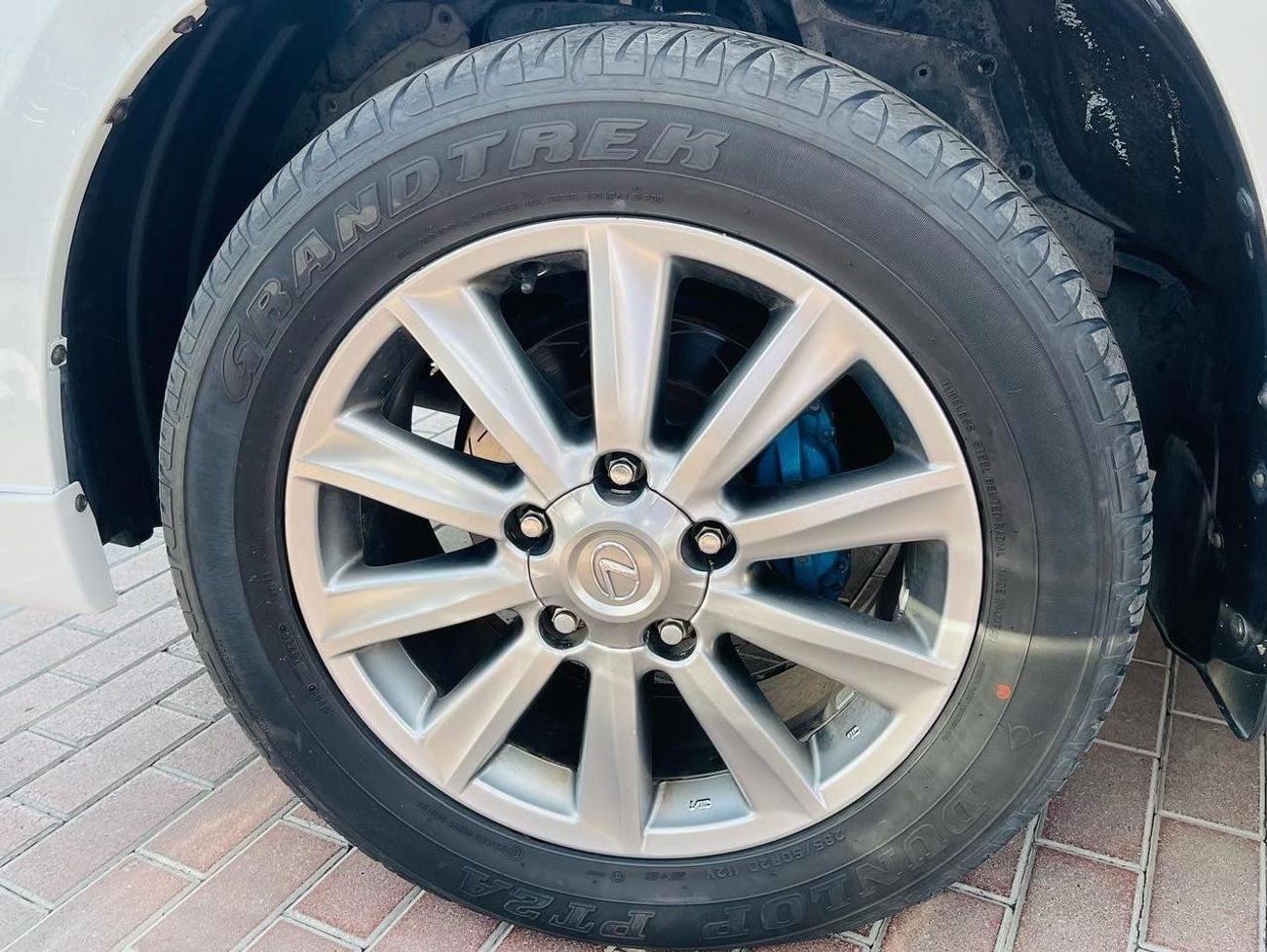Used Lexus LX570 2011 for sale in Dubai - 538537