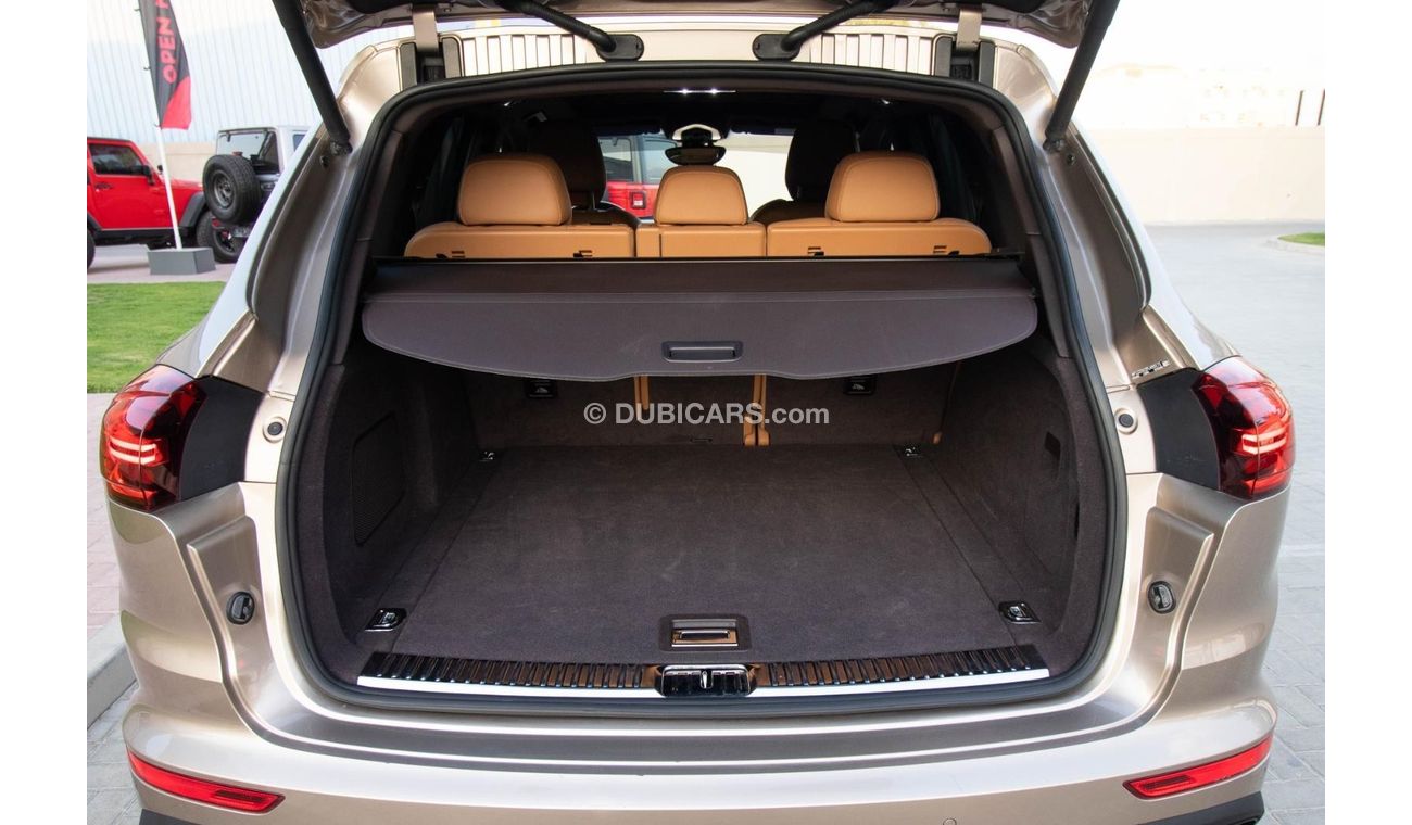 Used Porsche Cayenne 92A 2015 for sale in Dubai - 537457