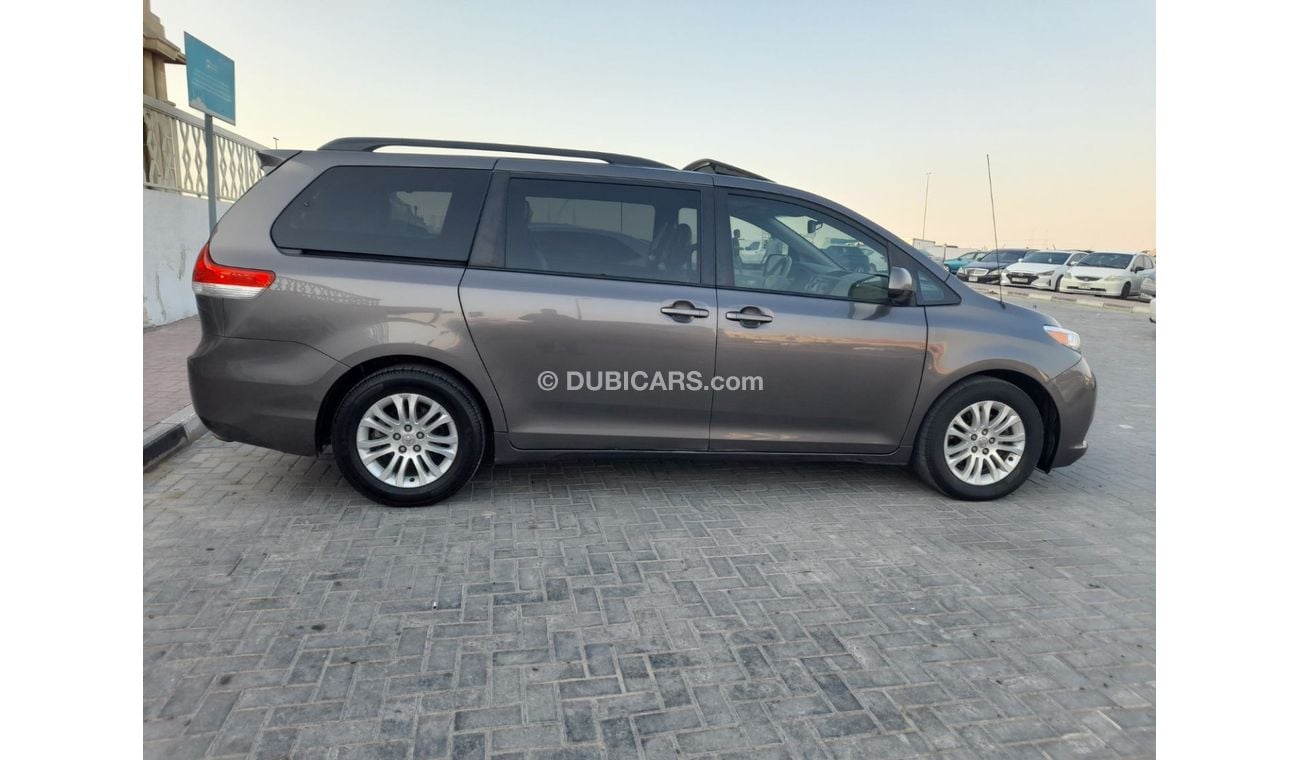 Used Toyota Sienna 2012 XLE 2012 for sale in Ajman - 829735