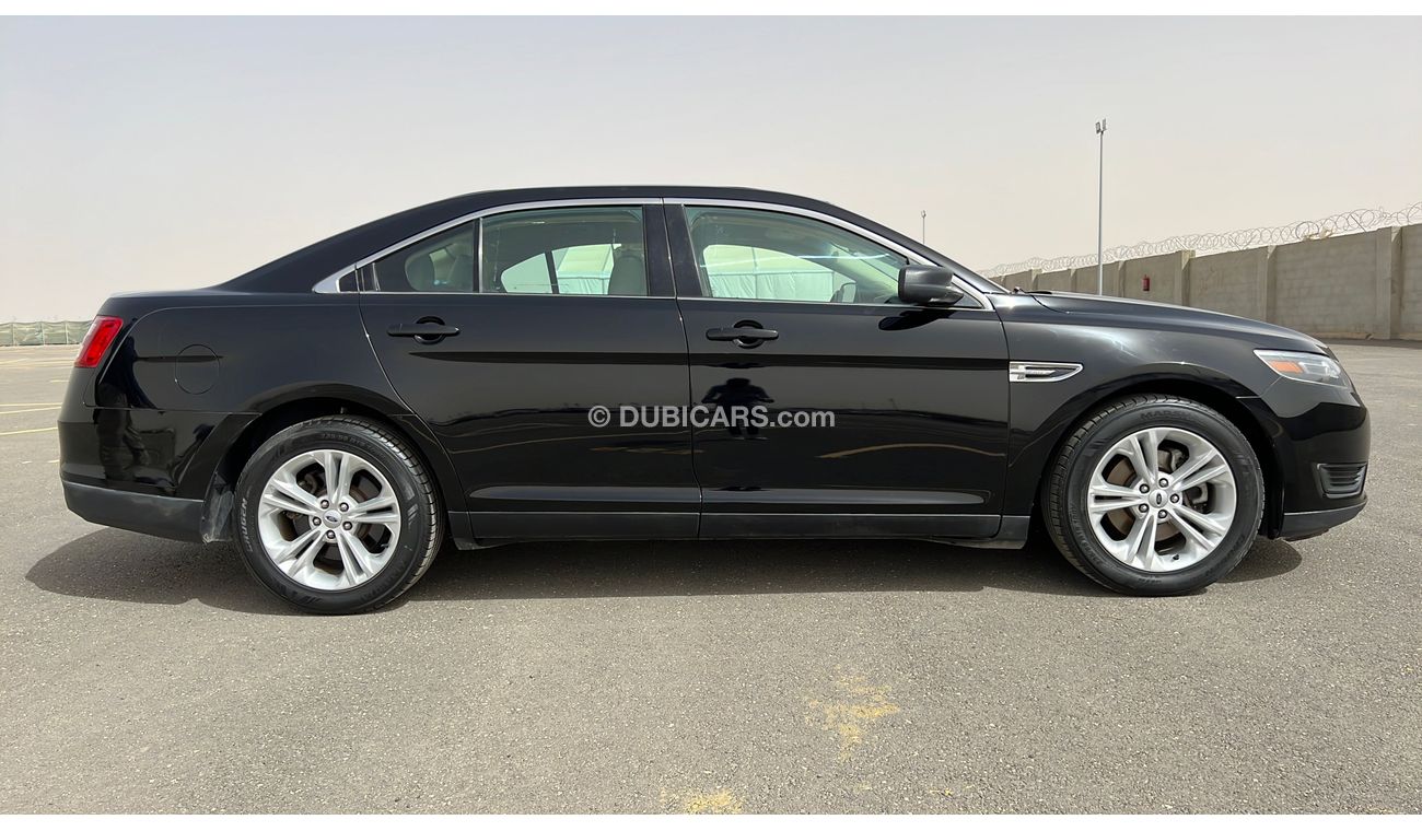 Used Ford Taurus 3500 2017 for sale in Dubai - 567078
