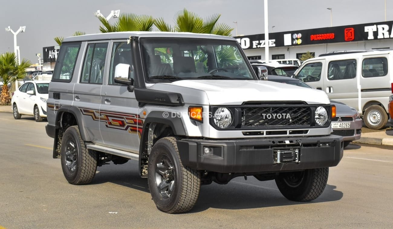 جديدة تويوتا لاند كروزر هارد توب LC 76 Hardtop 4.0L V6 Petrol 5Doors 2024 للبيع في دبي - 714292