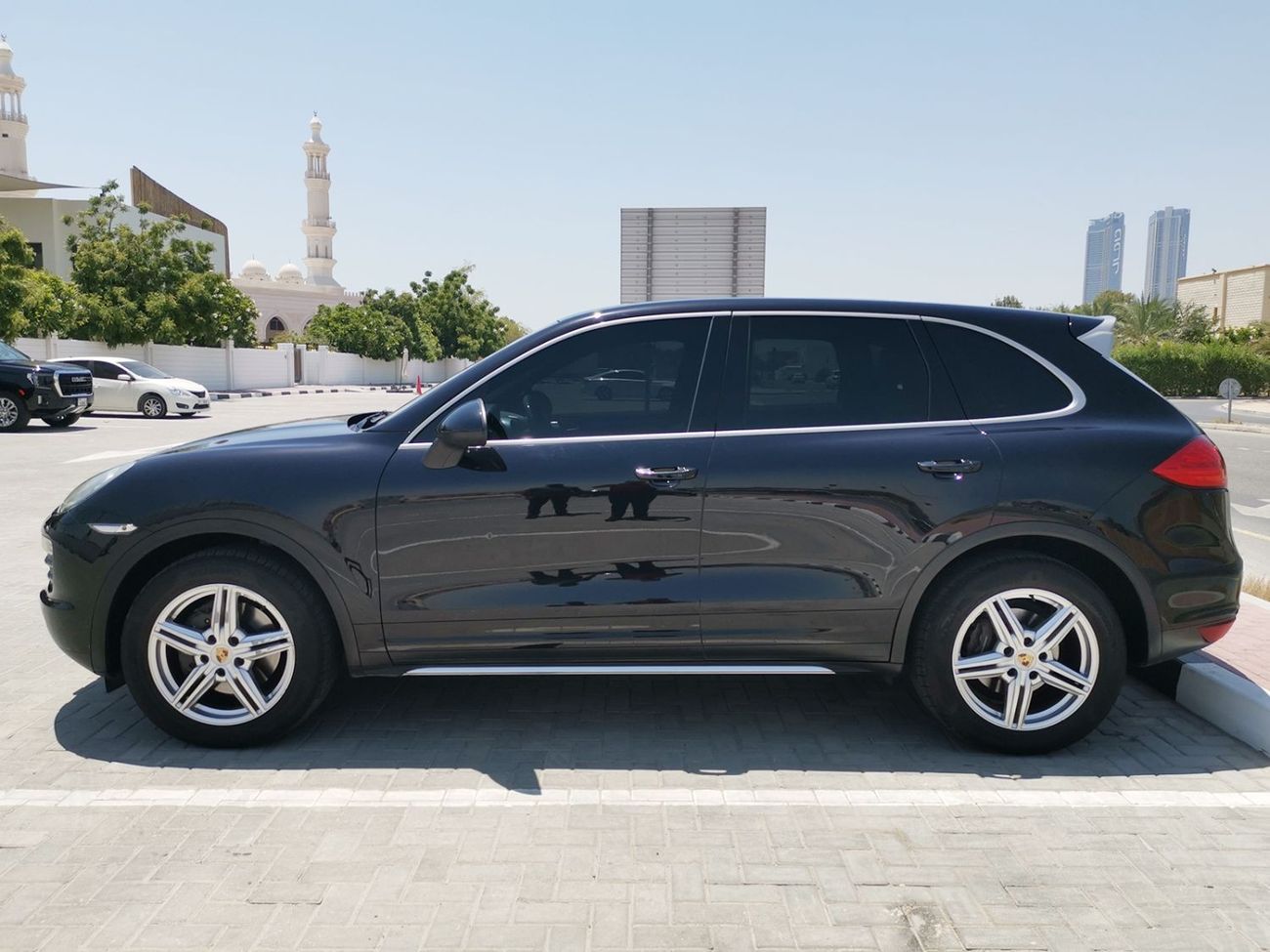 Used Porsche Cayenne Platinum Edition 2014 for sale in Dubai - 751433