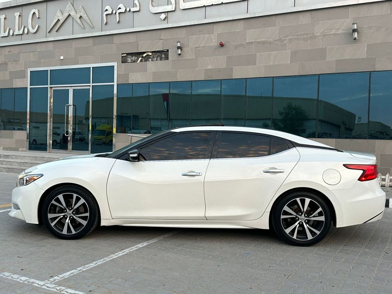 Used Nissan Maxima SV 2018 for sale in Dubai - 701412