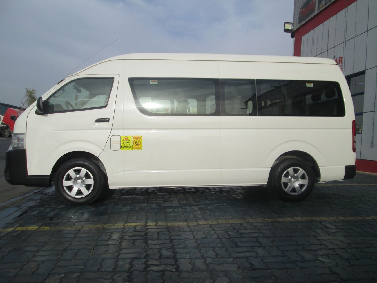 Used Toyota Hiace 2.7L HIACE HI ROOF FULL PASSNGER BUS MID OPTION 2017 ...
