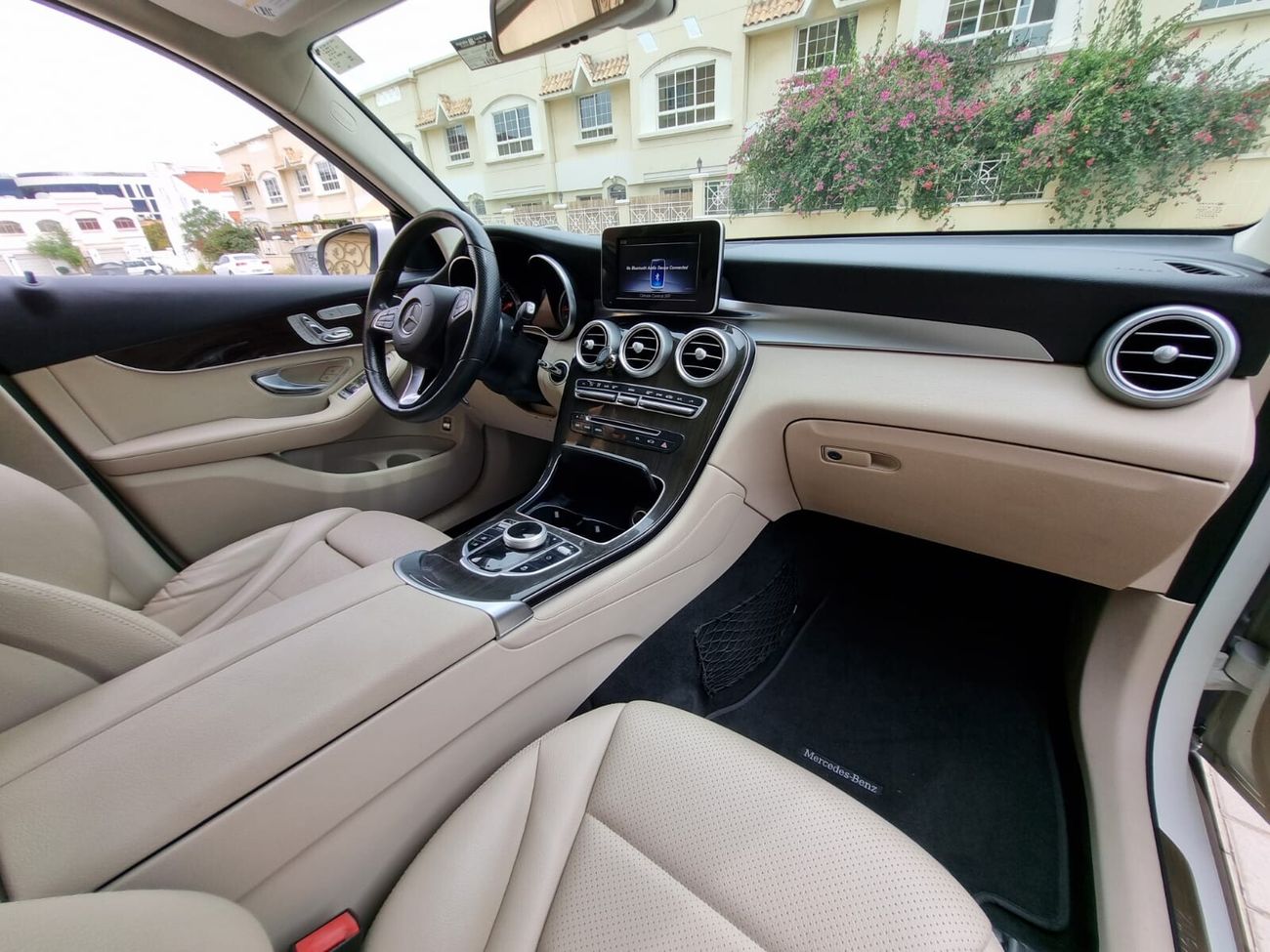 Used Mercedes Benz GLC 300 GLC 300 4MATIC 2018 for sale in Dubai - 736267
