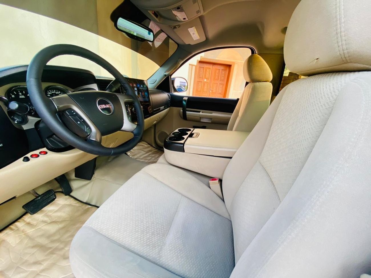 Used GMC Sierra Good condition car GCC 2008 for sale in Dubai - 752762