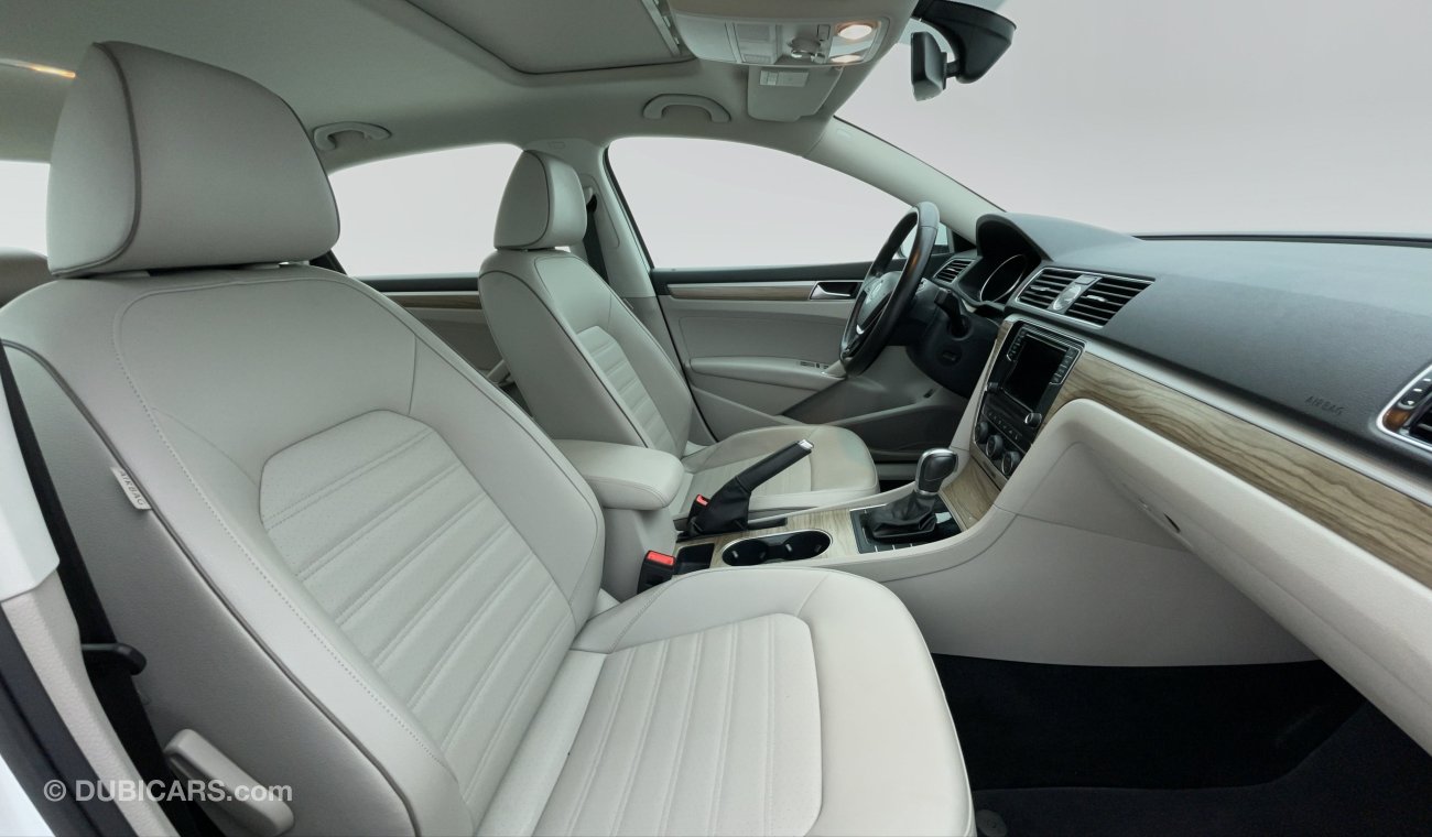 Used Volkswagen Passat SEL 2500 2017 for sale in Dubai - 484349