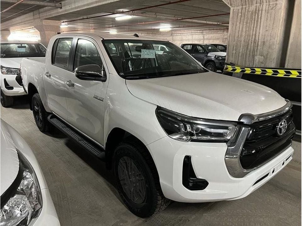 New Toyota Hilux Turbo Diesel 4WD 2.4L Automatic Double Cab Push Start ...