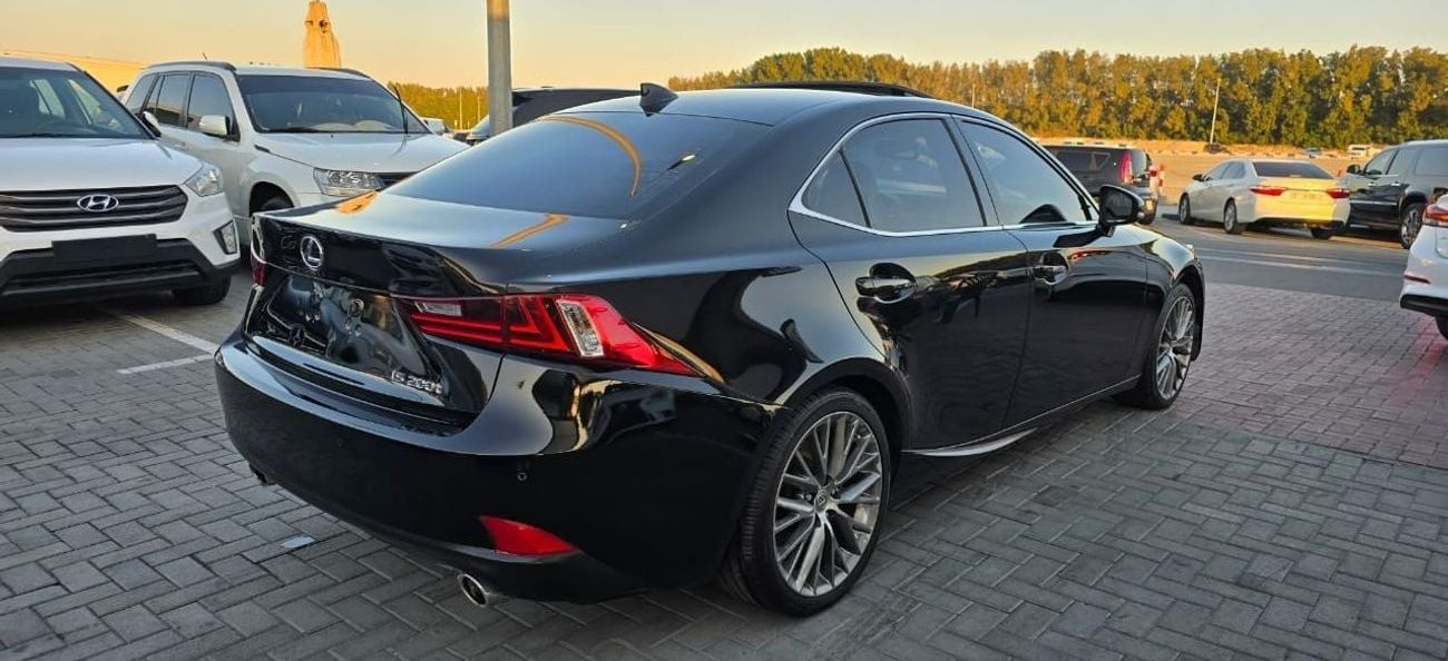 Used Lexus IS 200 2016 for sale in Sharjah - 821112