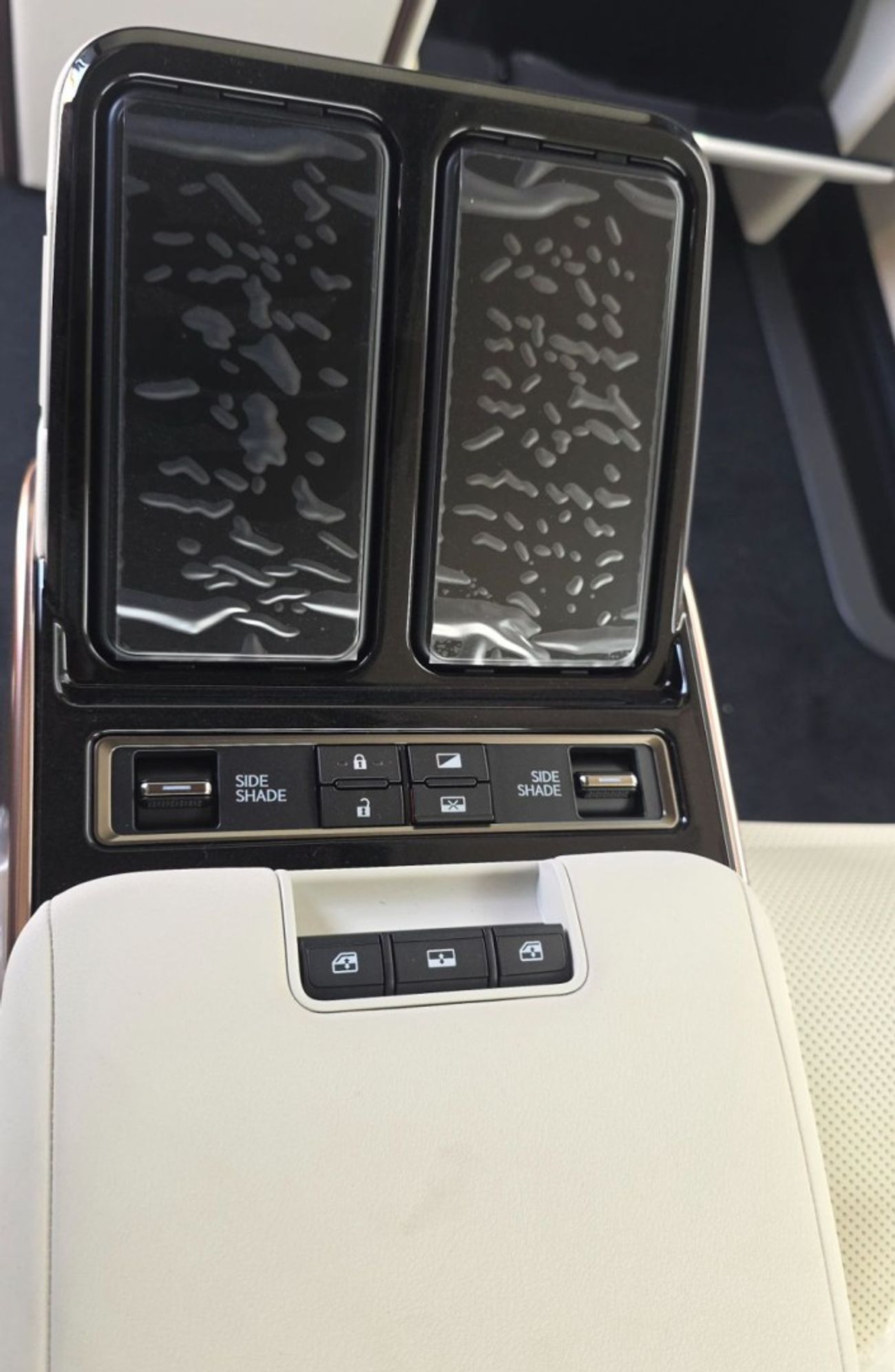 New Lexus LM 350h LM350H VIP 4-Seater 2026 for sale in Dubai - 802093