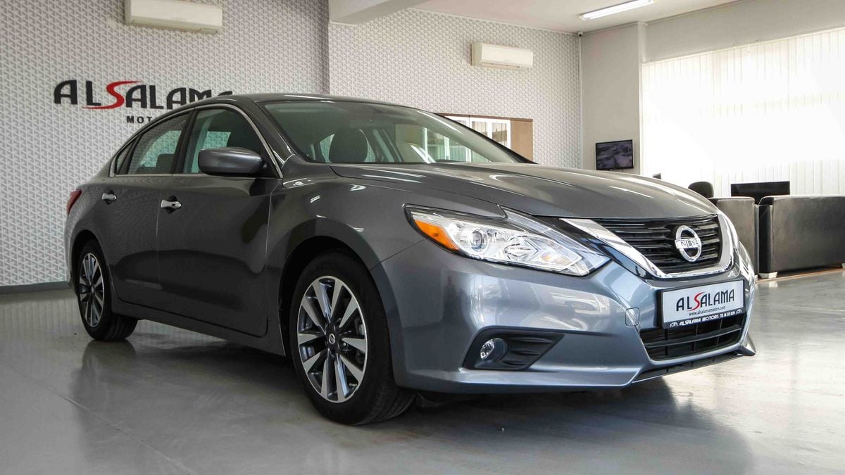 Nissan Altima SV for sale: AED 45,000. Grey/Silver, 2017