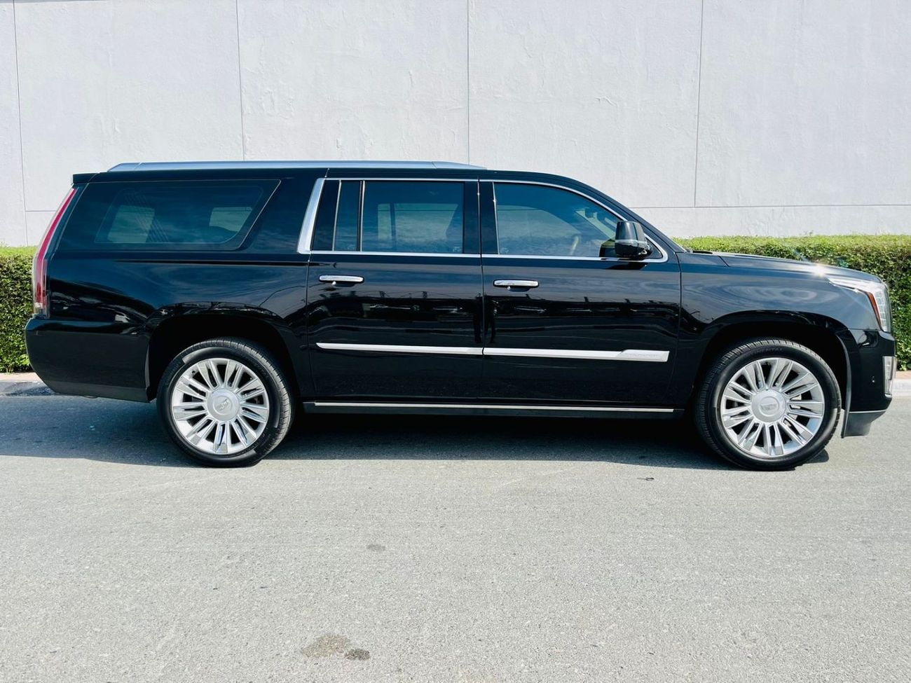 Used Platinum Cadillac Escalade ESV 6.2 L PLATNIUM | TOP OPTION | GCC ...
