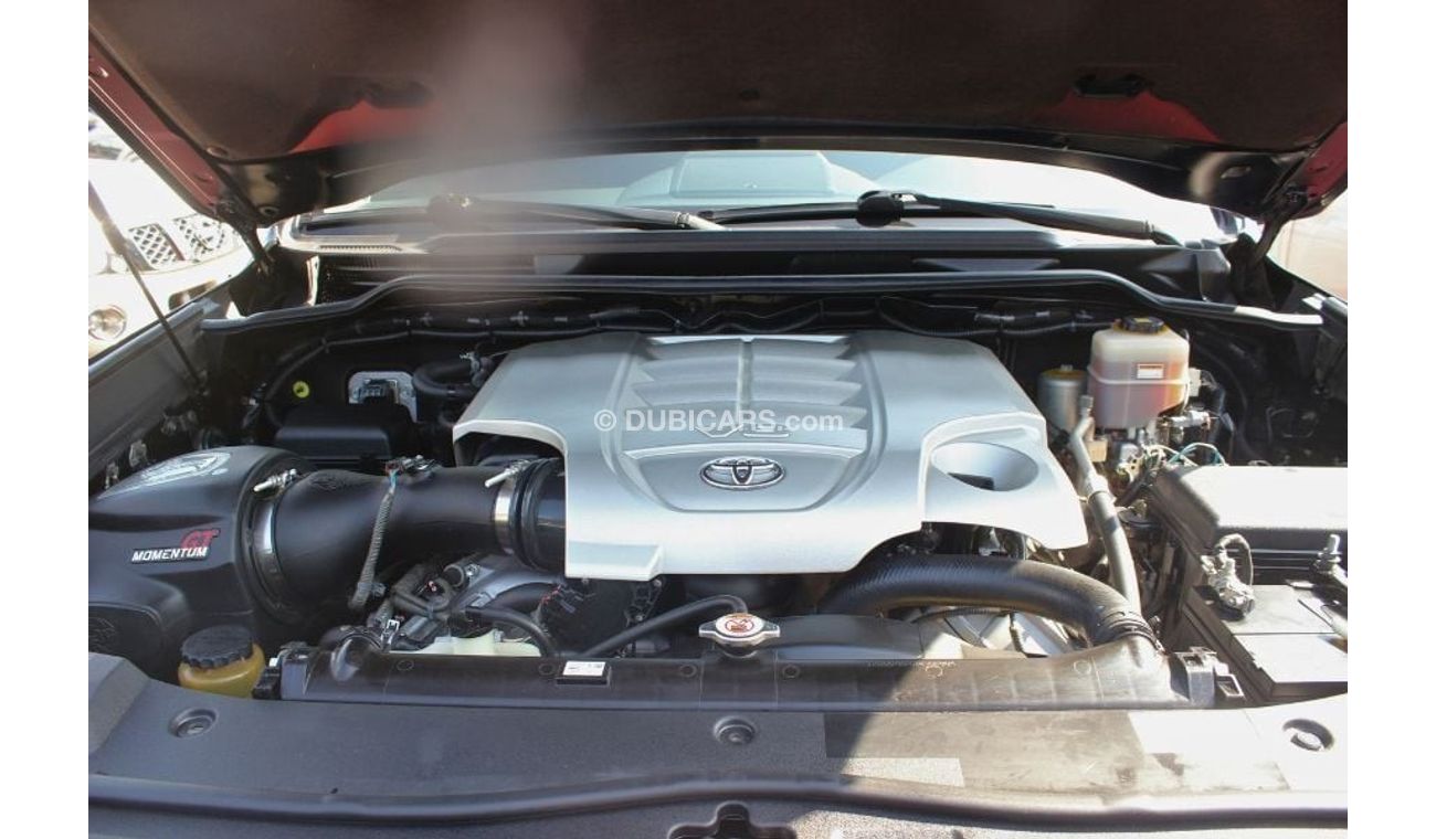 Used Toyota Land Cruiser VXR V8 GCC 2018 for sale in Dubai - 690860