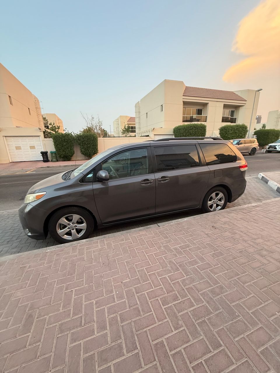 Used Toyota Sienna XLE 2013 for sale in Dubai - 896609