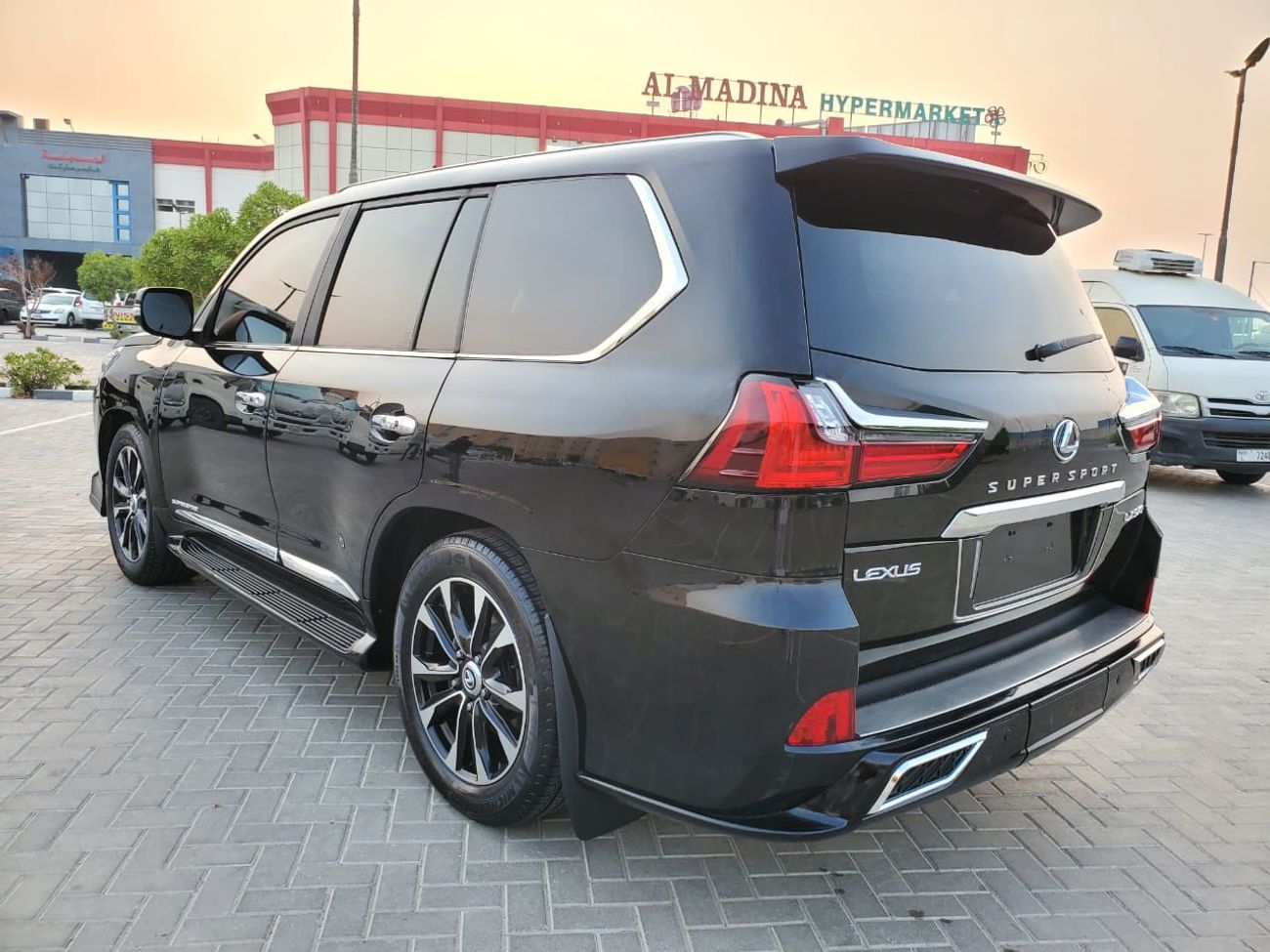 Used Lexus LX570 2009 for sale in Dubai - 705080