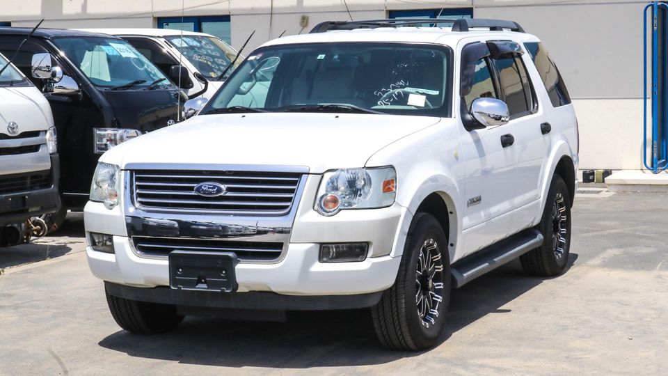 Used Ford Explorer XLT 2006 for sale in Dubai - 329623