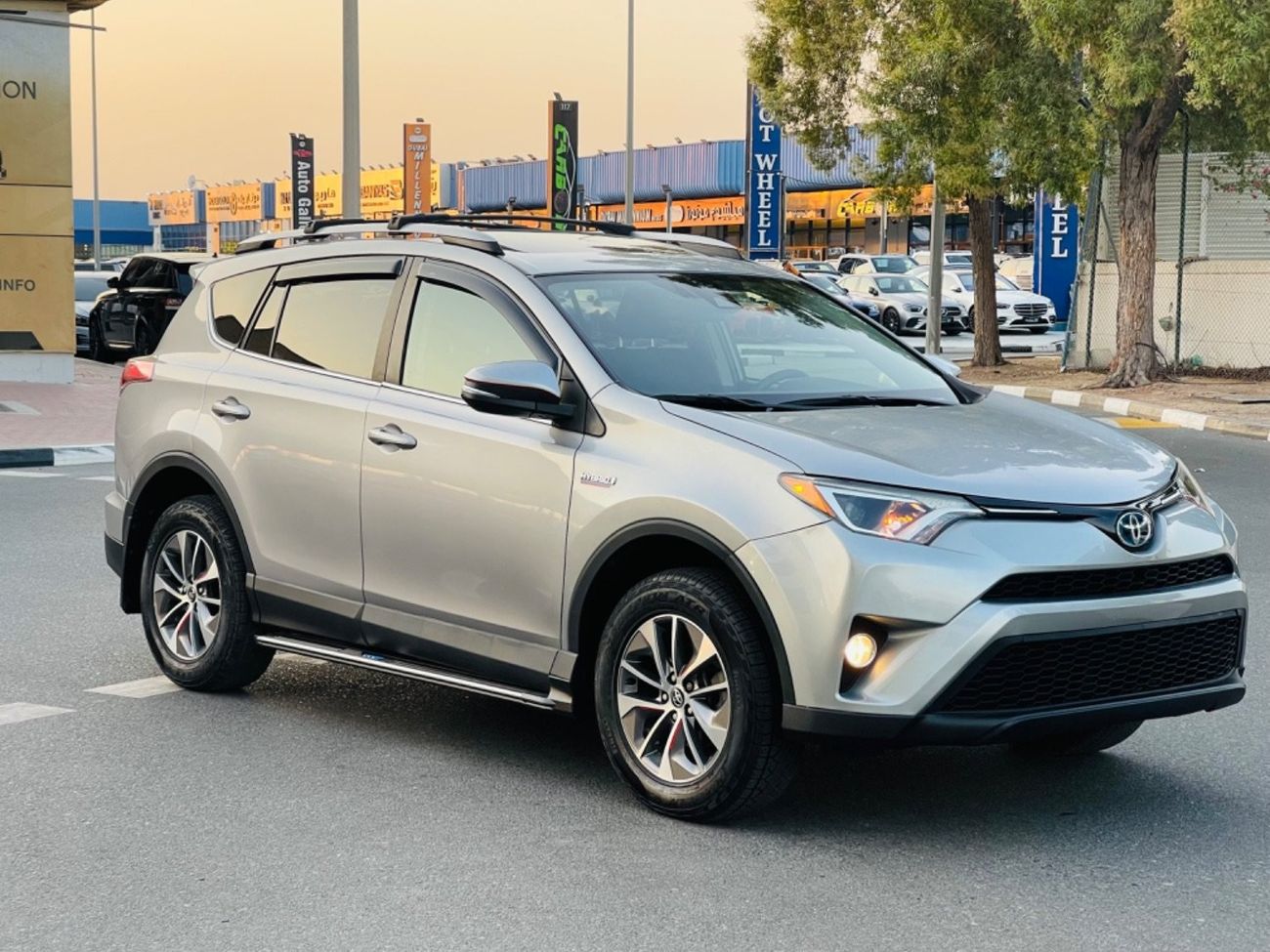 Used Toyota RAV4 VXR HEV 2018 RAV4 hybrid xle full option 2018 for sale in Dubai - 789634