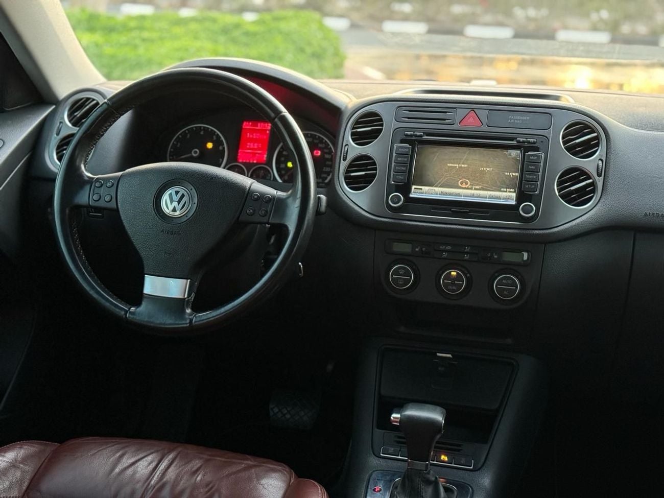 Used VOLKSWAGEN TIGUAN 2010 GCC 2.0L FULL OPTIONS ORIGINAL PAINT IN LOW ...