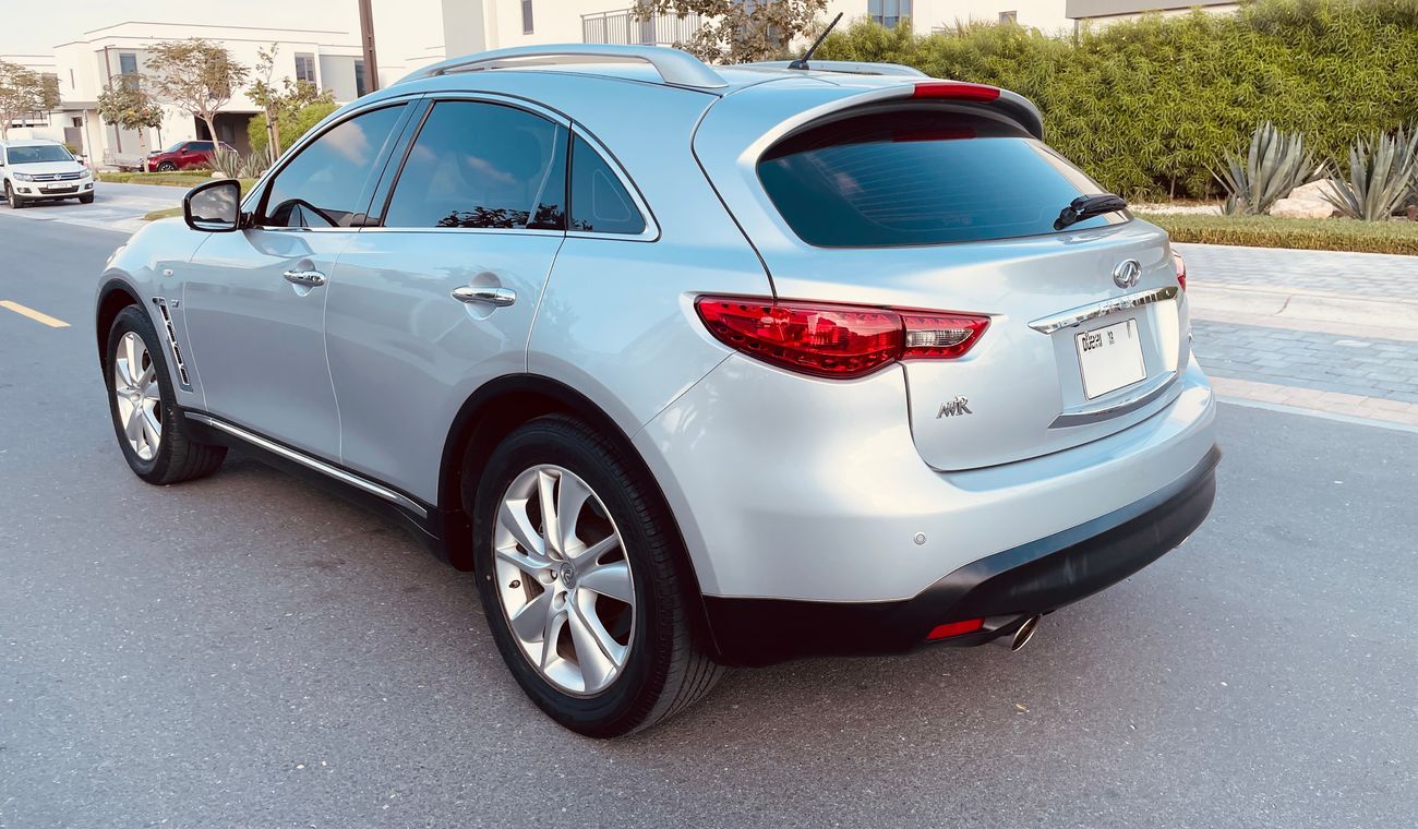 Used Infiniti QX70 Luxury 2017 for sale in Dubai - 731227