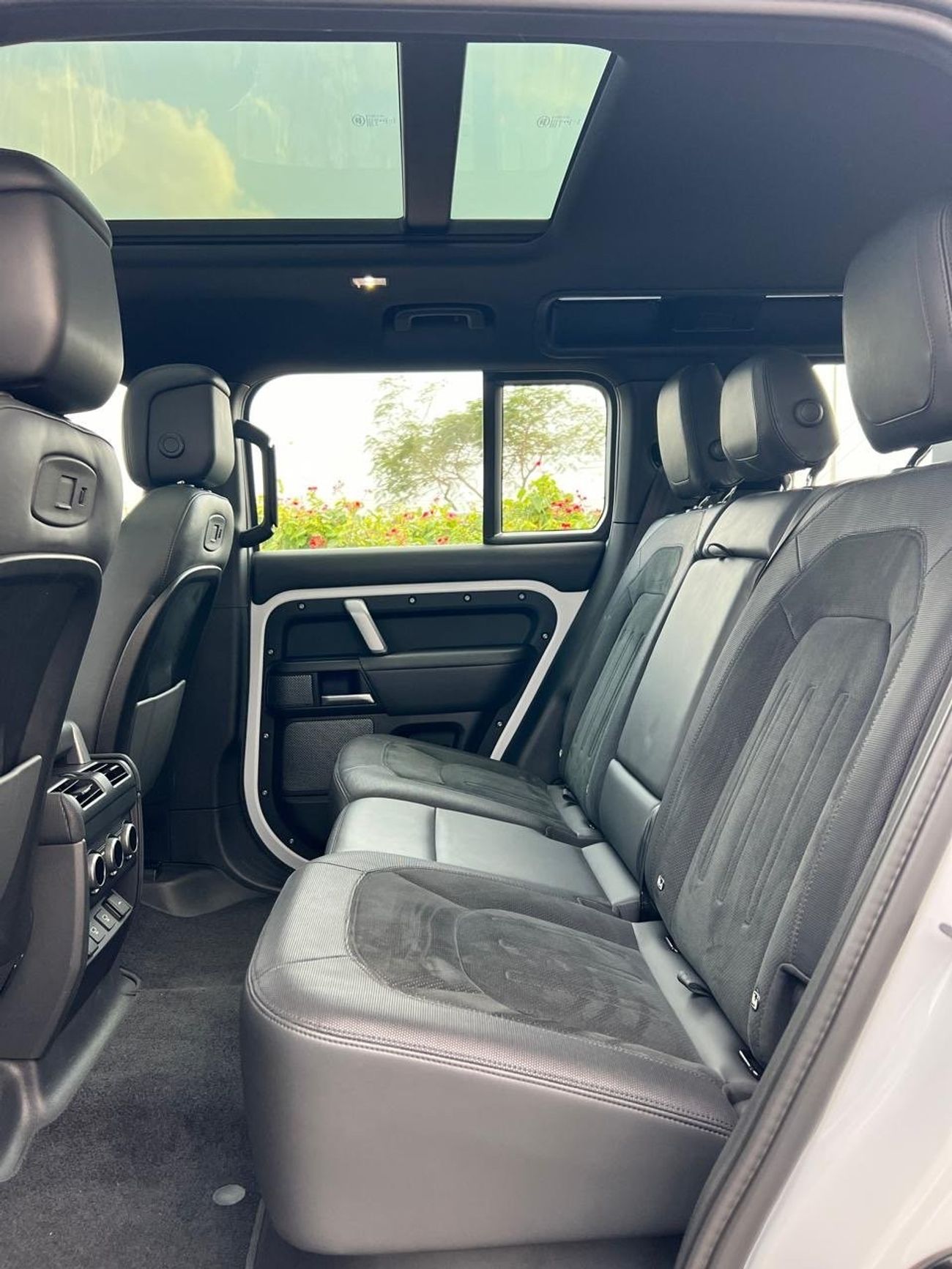 Used Land Rover Defender Edition Gulf 8 cylinder, in agency condition ...