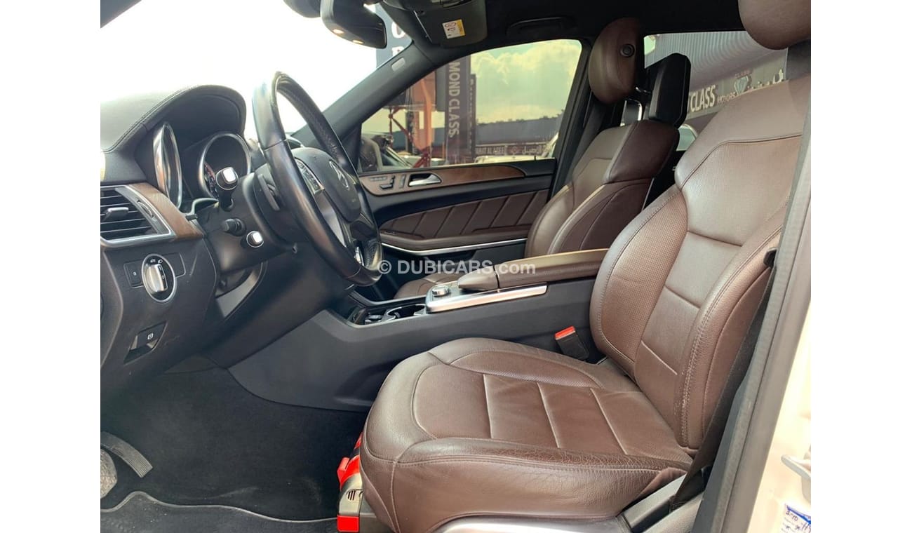 Used Mercedes-Benz GL 500 2015 for sale in Dubai - 299739