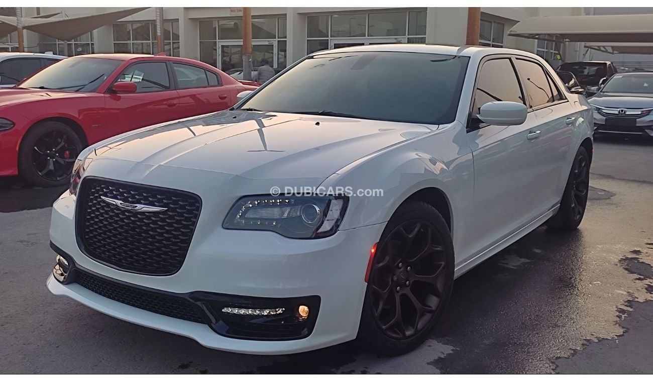 Used Chrysler 300s Full options 2018 for sale in Sharjah - 547094