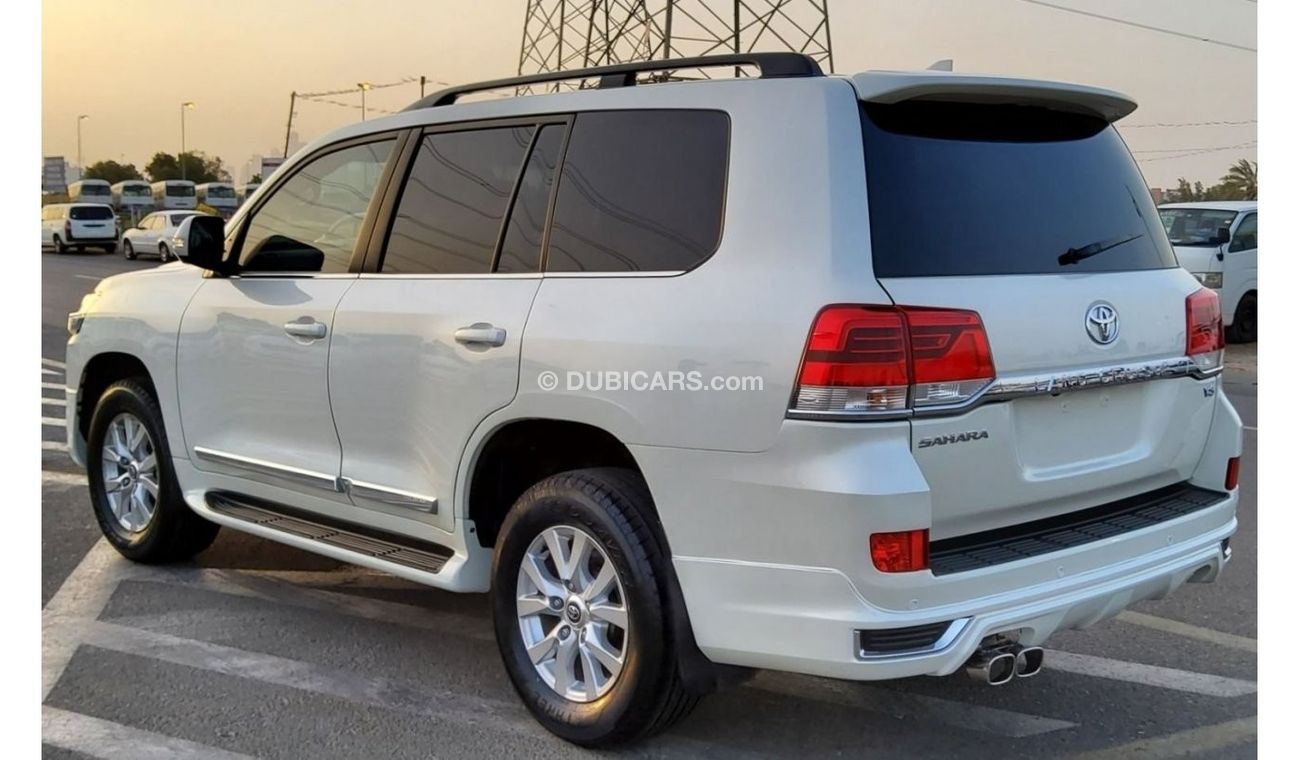 Used Toyota Land Cruiser SAHARA V8 2021 for sale in Dubai - 549776