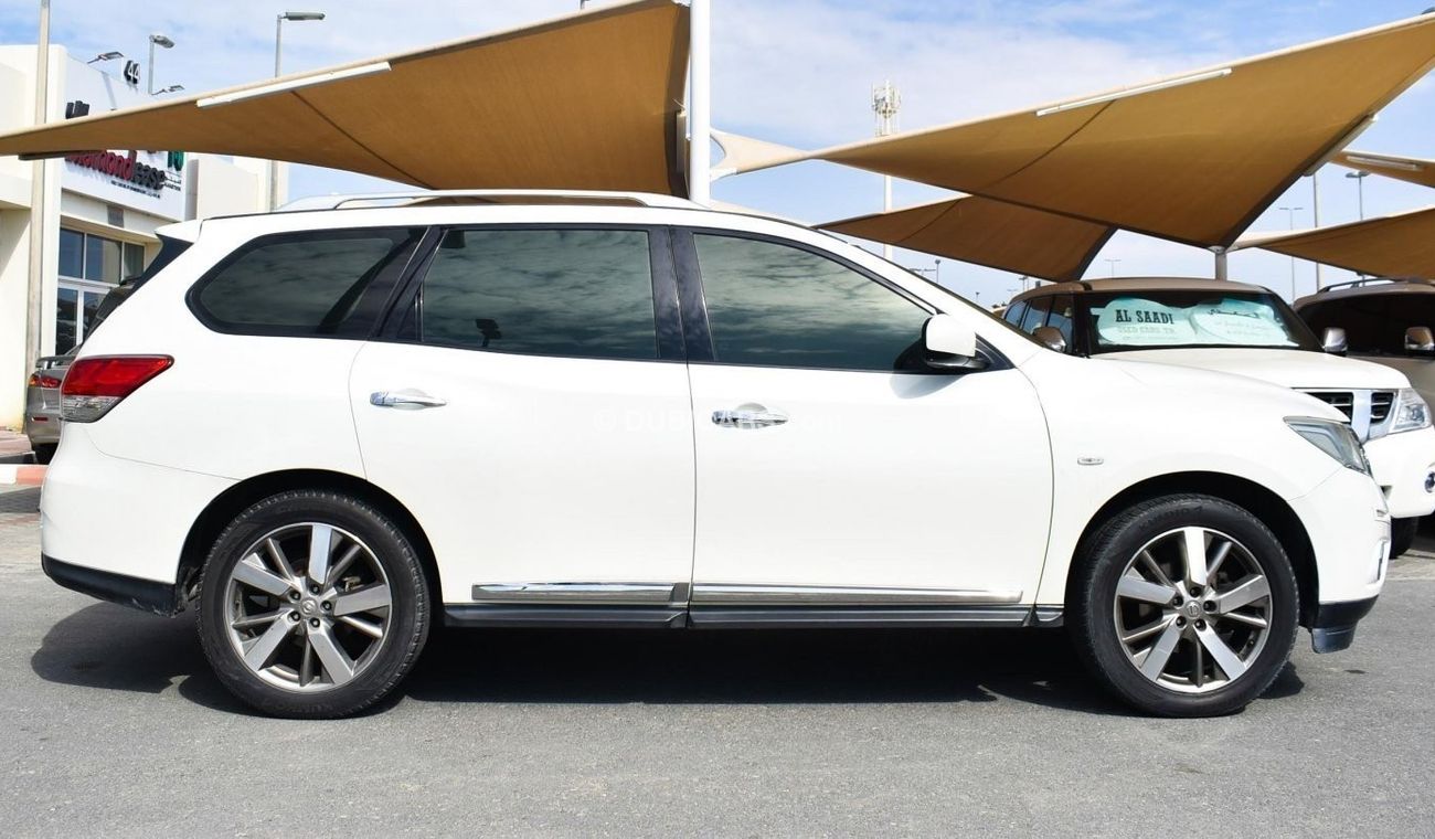 Used Nissan Pathfinder SV 2015 for sale in Dubai - 576549