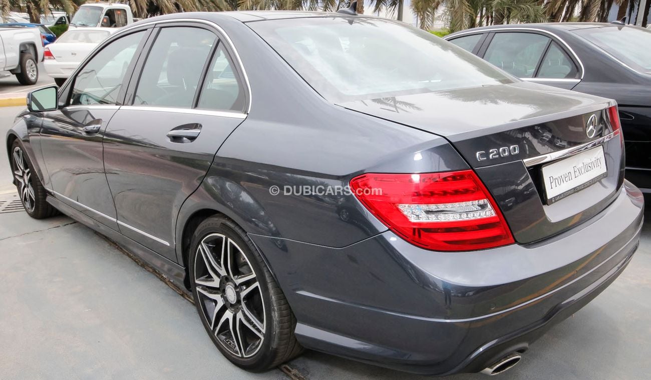 Used Mercedes-Benz C200 2014 for sale in Dubai - 989