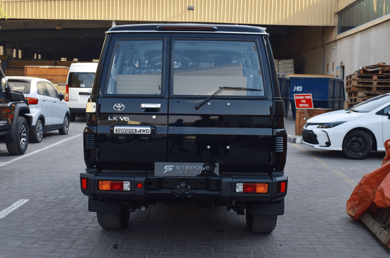 New Toyota Land Cruiser LC76 4.0 2024 Full option with diff lock A/T 2024 for sale in Dubai - 811486