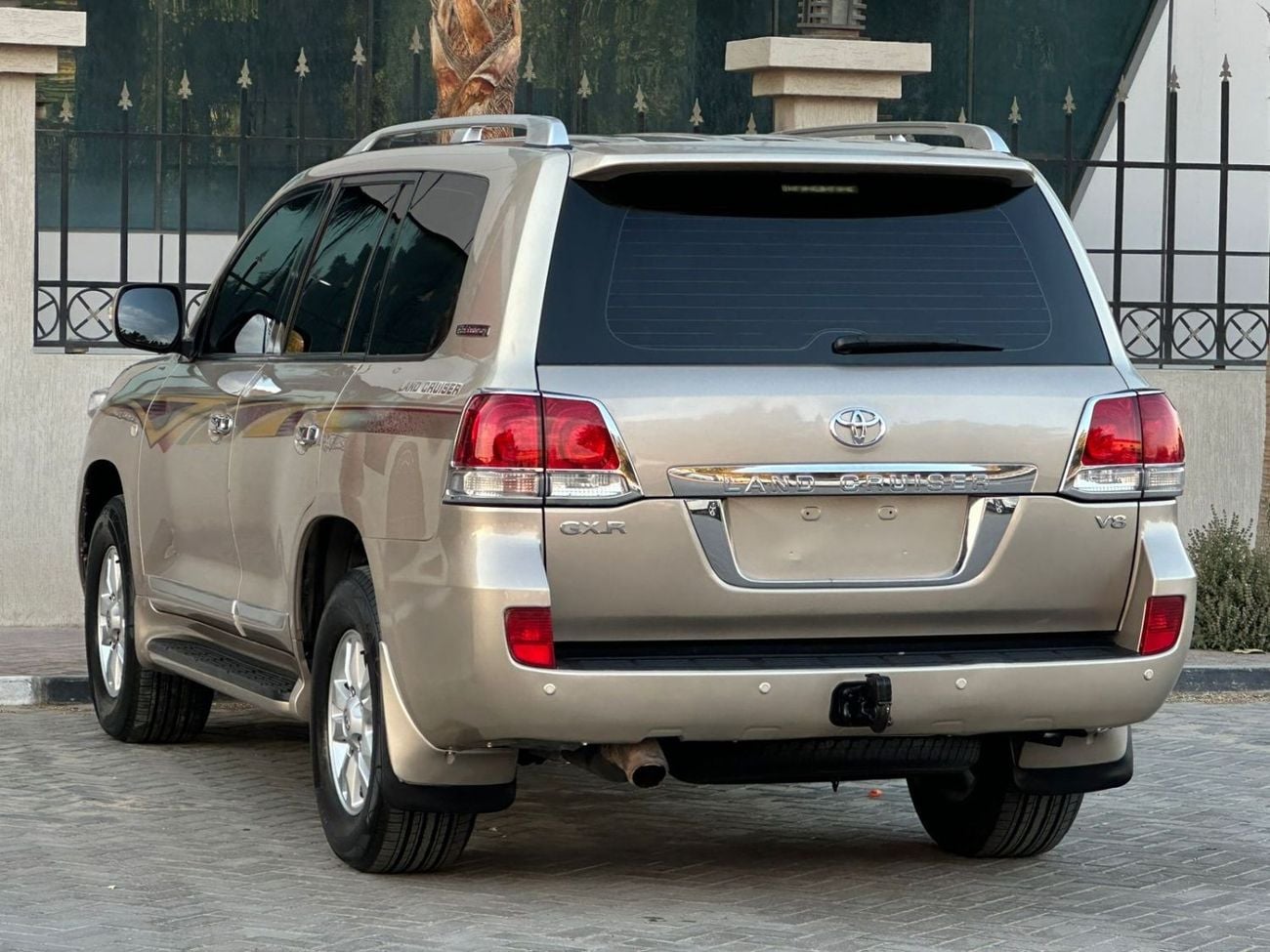 Used Toyota Land Cruiser 2011 for sale in Dubai - 712384