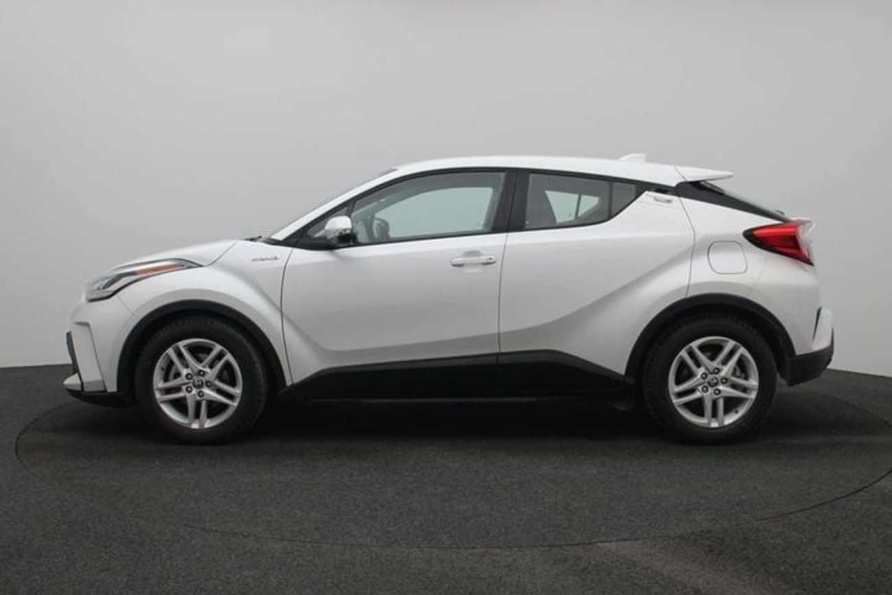 Used Toyota CHR GX HYBRID 1.8 2022 for sale in Dubai - 832717
