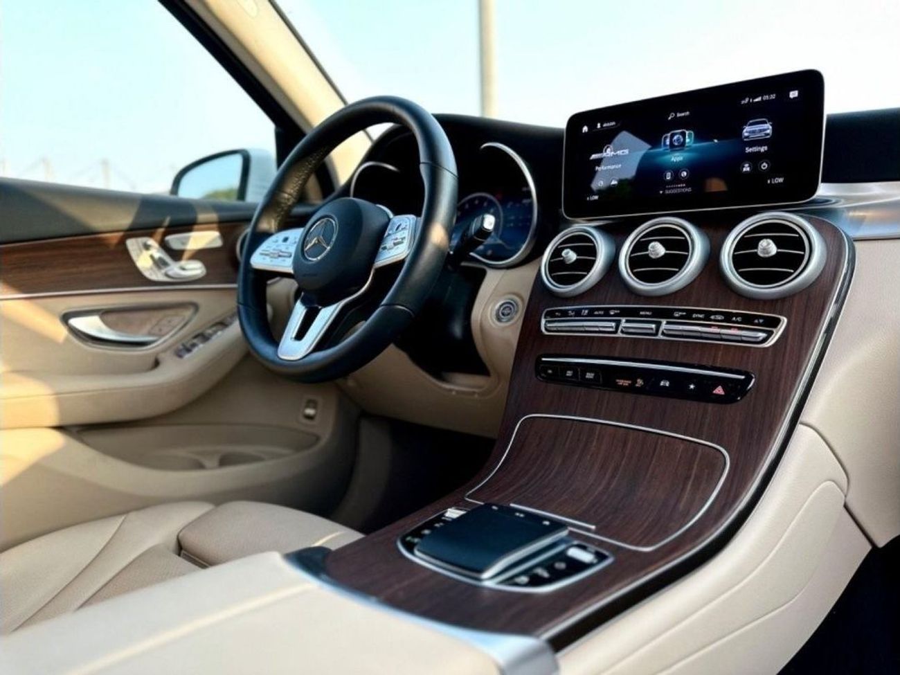 Used Mercedes-Benz GLC 300 Premium 2022 for sale in Dubai - 657830