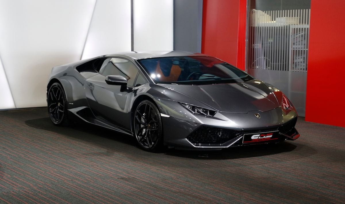 Lamborghini Huracan for sale: AED 830,000. Grey/Silver, 2015