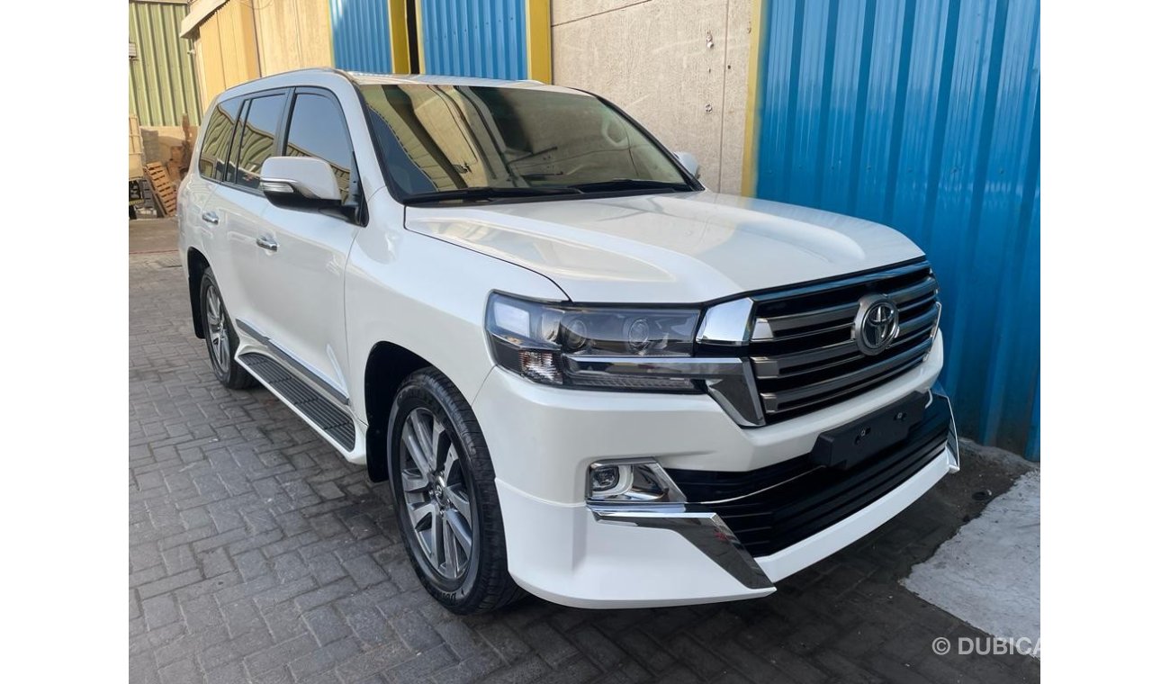 Used Toyota Land Cruiser VXR 2018 for sale in Dubai - 587892