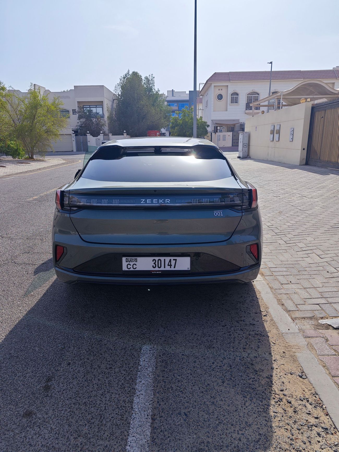 مستعملة زيكر 001 AWD top option 2024 للبيع في دبي - 913282