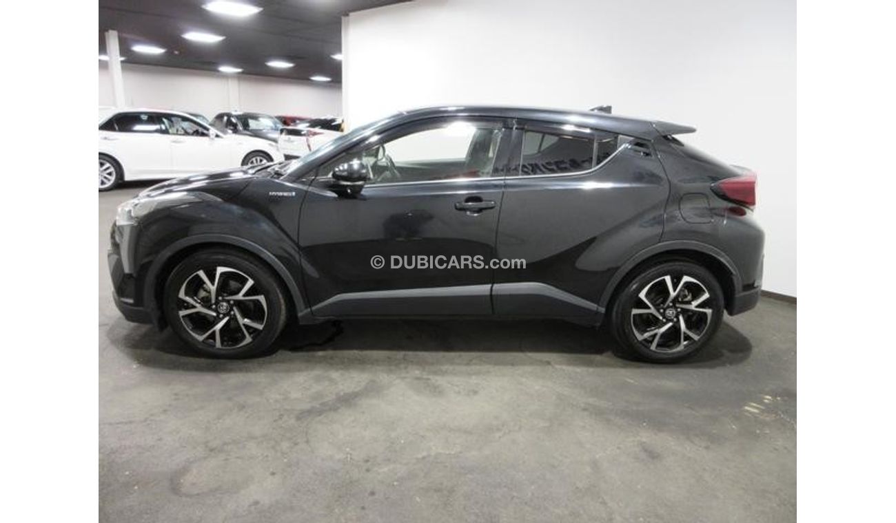 Used Toyota C-HR ZYX10 2019 for sale in Japan - 689907