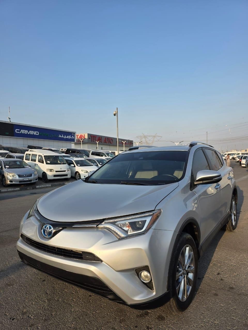 Used Toyota RAV4 Limited 2.5L 2016 for sale in Dubai - 922651