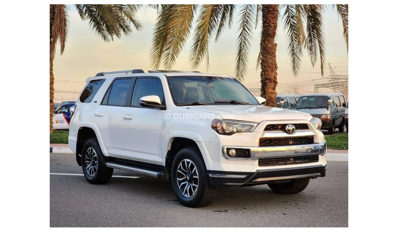 Used Toyota 4Runner LIMITED 4X4 2019 for sale in Dubai - 696552
