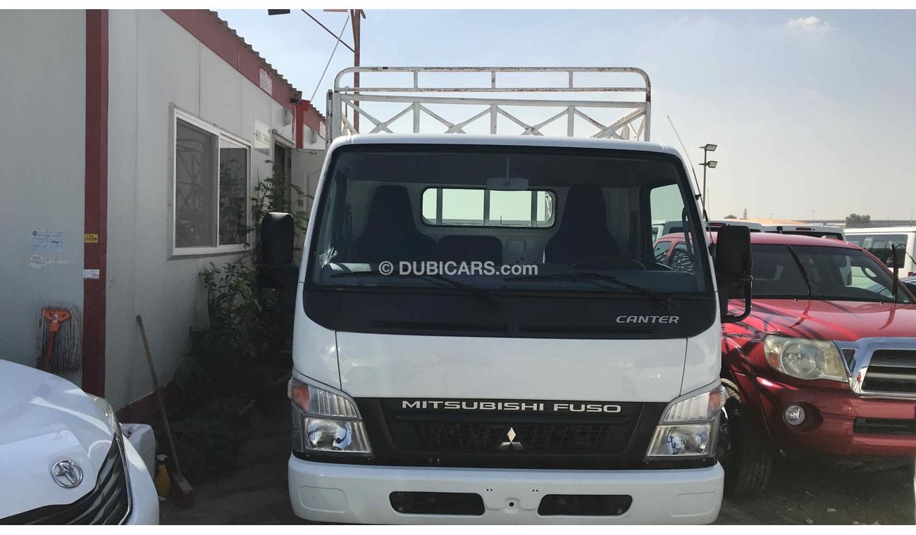 Used Mitsubishi Fuso Canter 2015 for sale in Sharjah - 199770